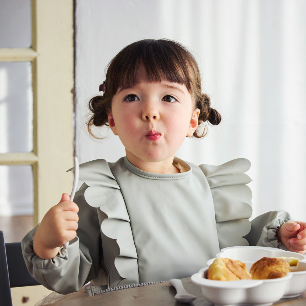 お食事ポーチロン 長袖 フリルグレー – 10mois 公式オンラインショップ