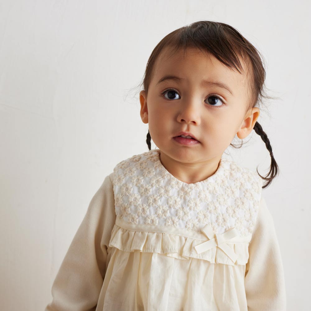 着るスタイドレス アイボリー / Hoppetta オケージョン よだれかけ – 10mois 公式オンラインショップ